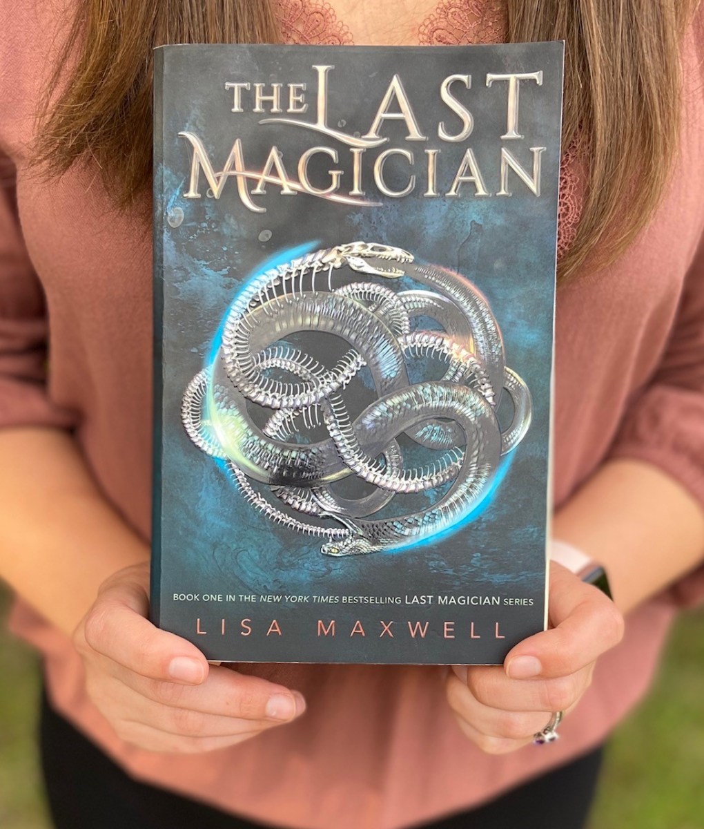 Book Review – The Last Magician by Lisa Maxwell – Disappear Here